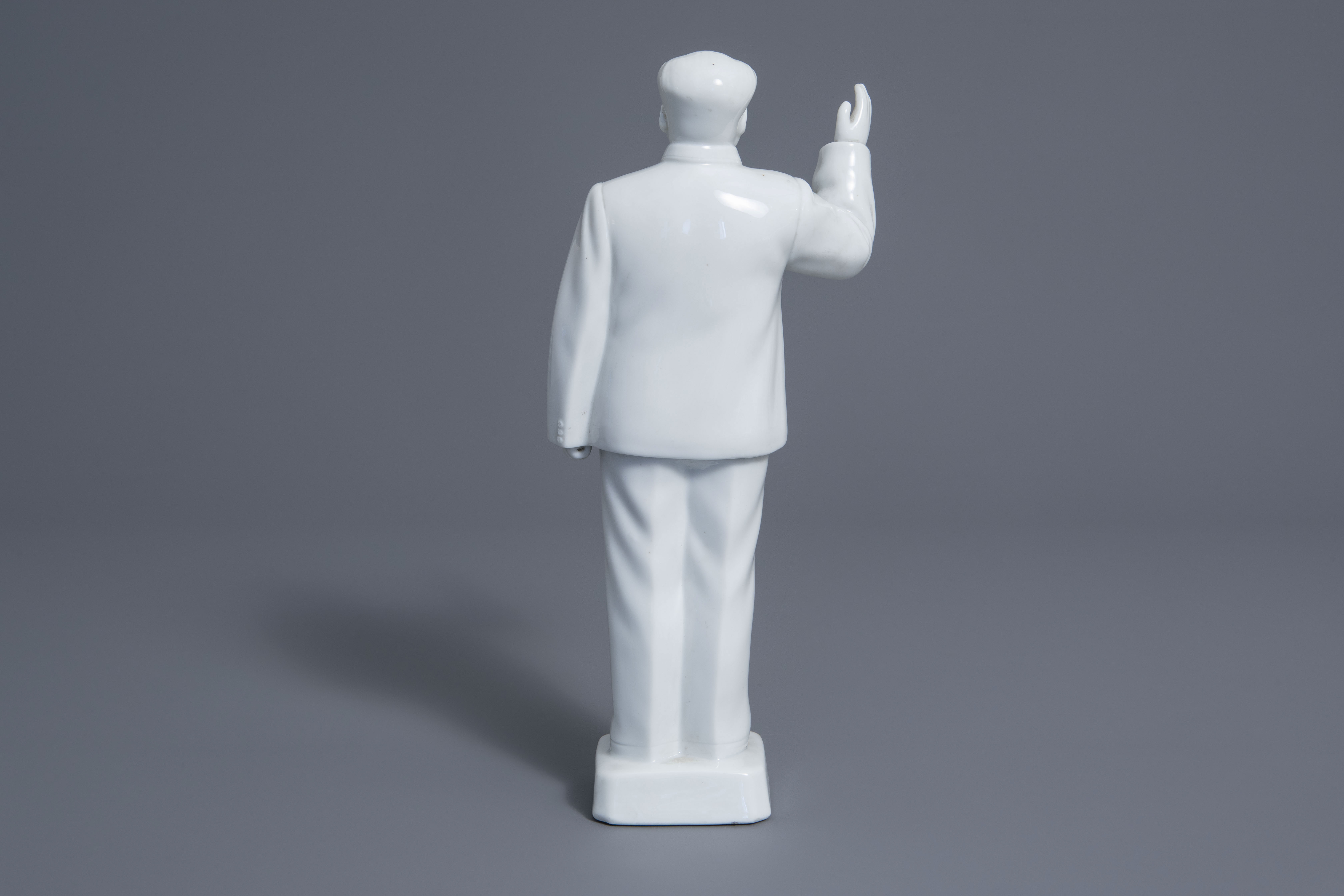 A tall Chinese Cultural Revolution figure of Mao Zedong waving, 20th C ...