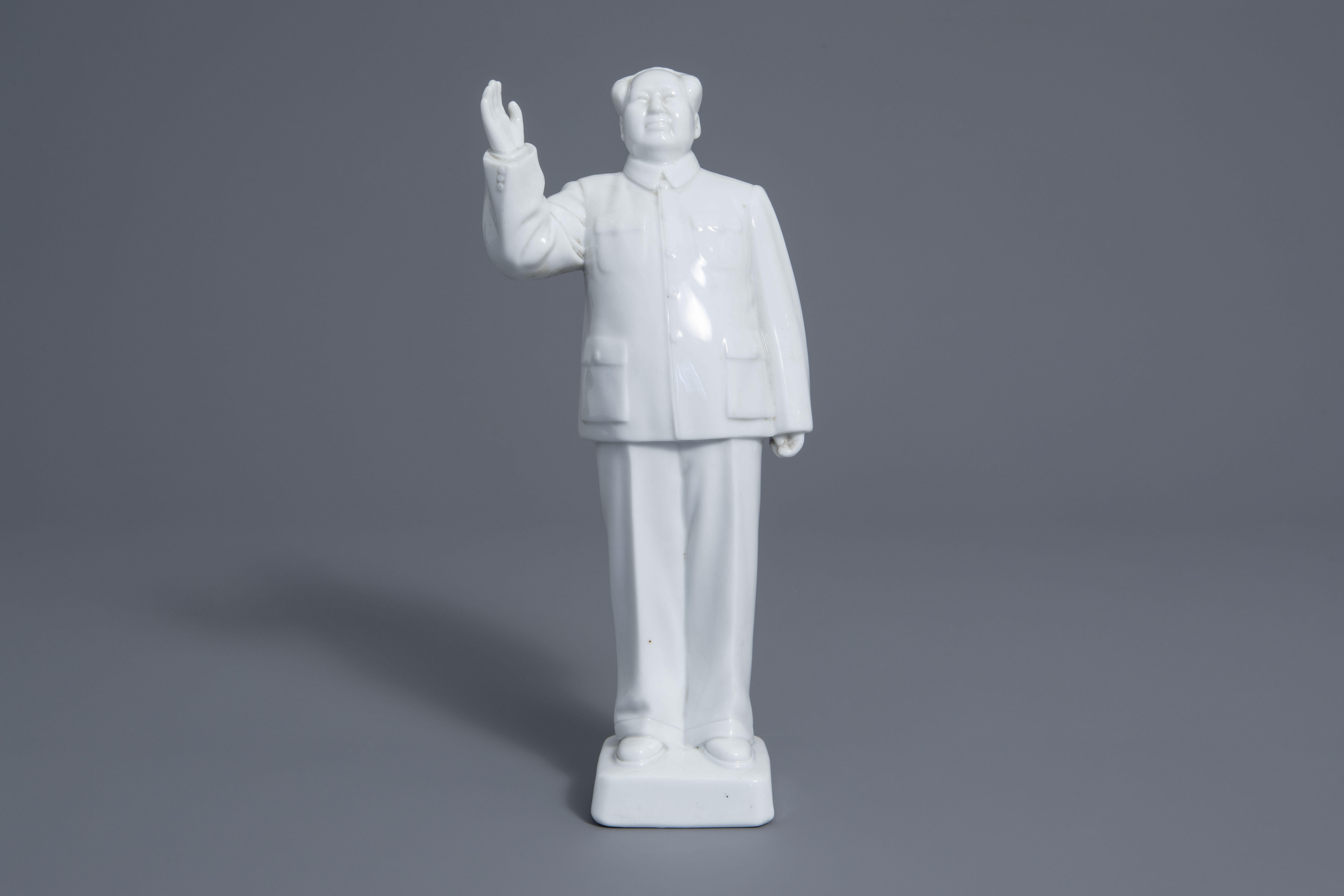 A tall Chinese Cultural Revolution figure of Mao Zedong waving, 20th C ...