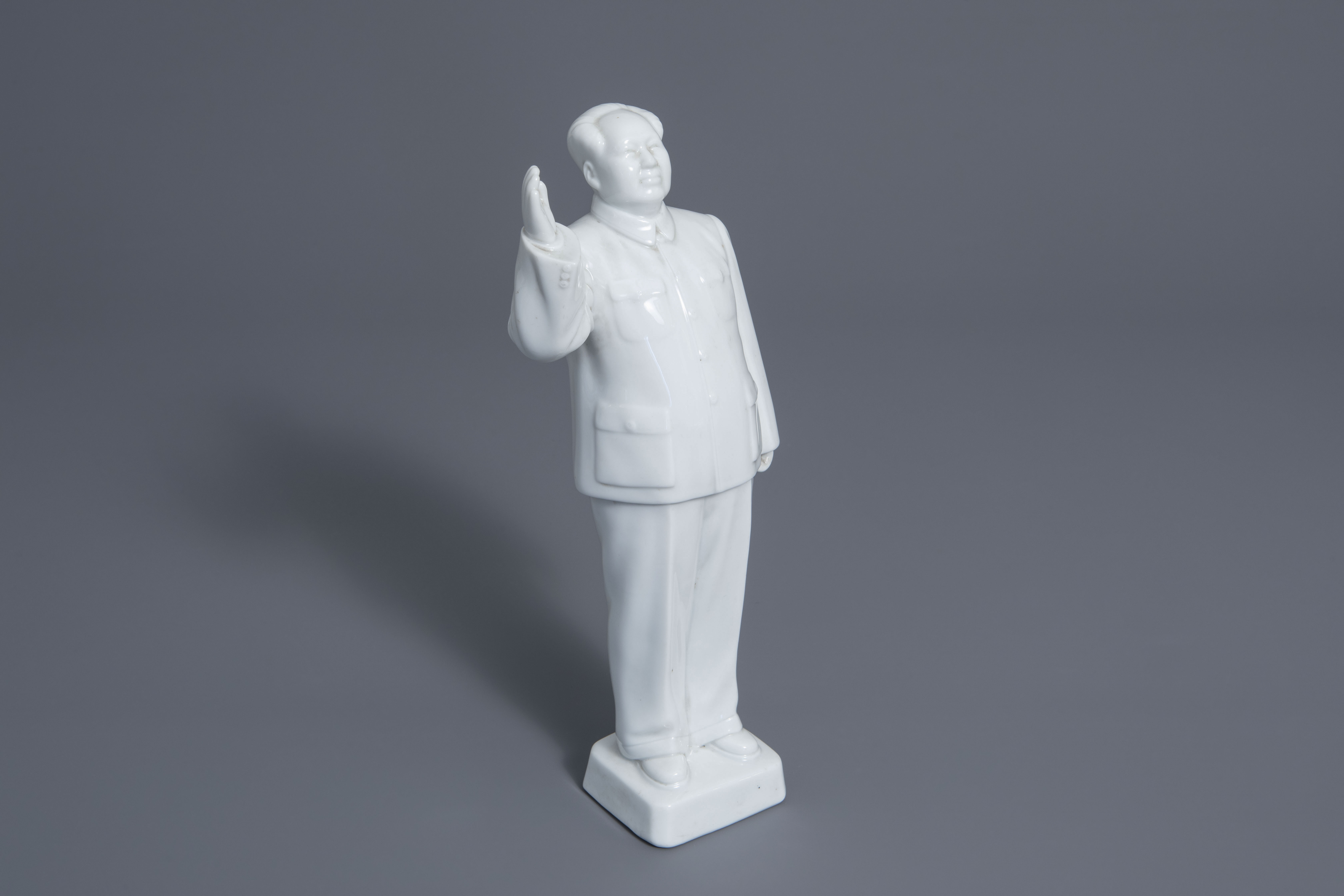 A tall Chinese Cultural Revolution figure of Mao Zedong waving, 20th C ...