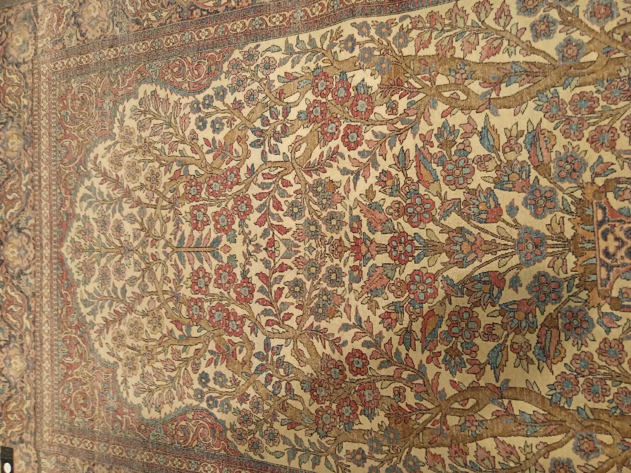 A Persian Isfahan rug with floral design, wool on cotton, Iran, first ...