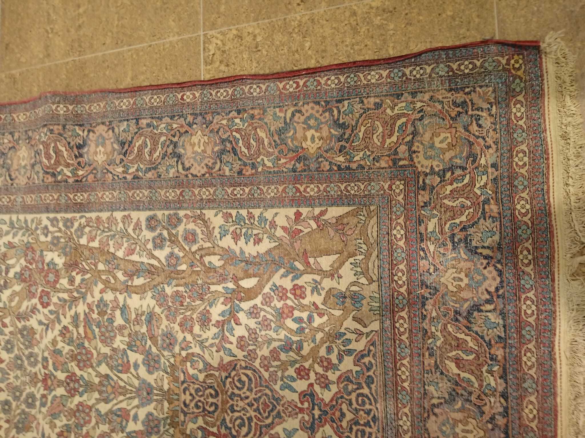 A Persian Isfahan rug with floral design, wool on cotton, Iran, first ...