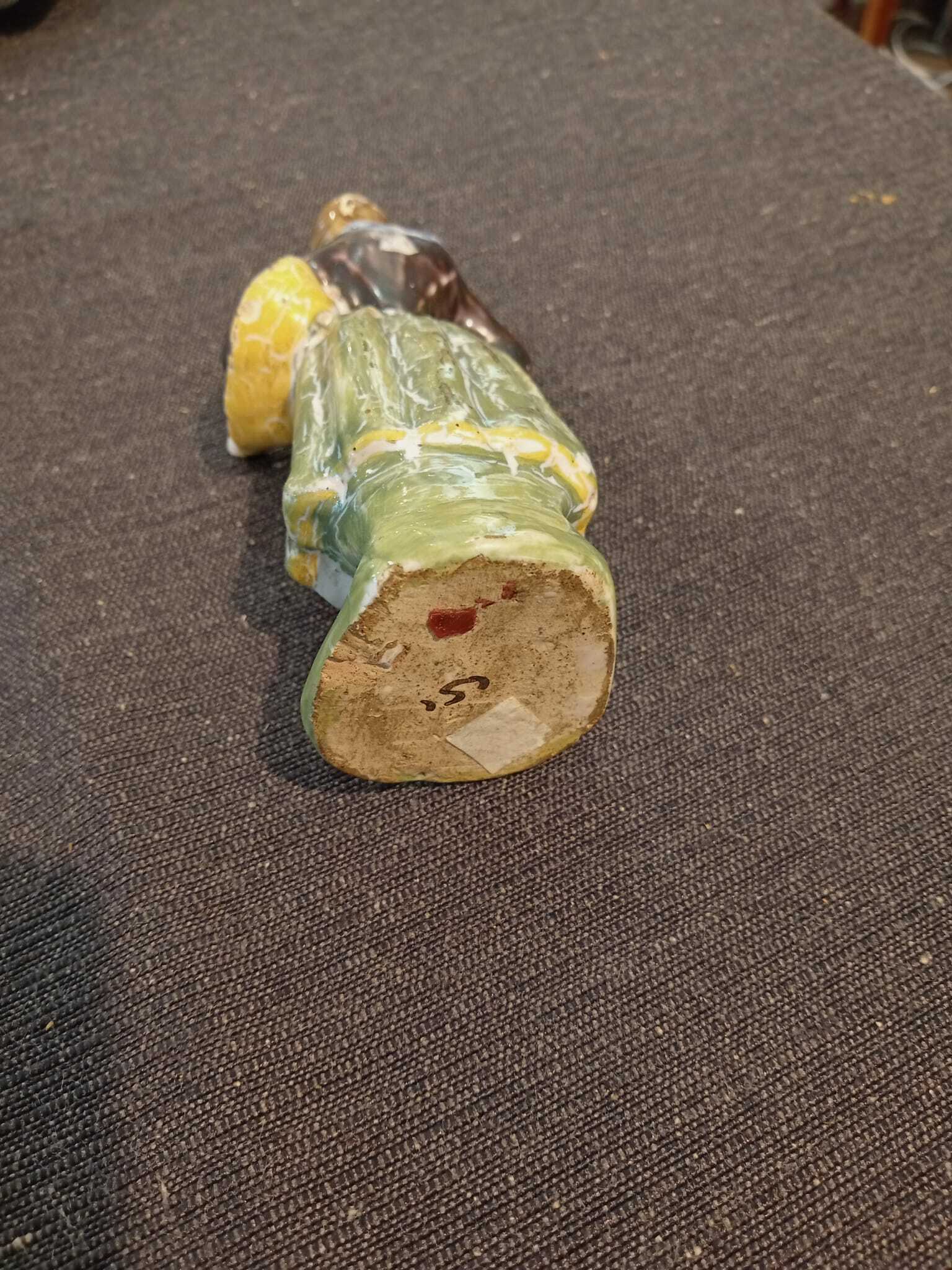 A varied collection of Dutch Delft blue and white items with figures in ...