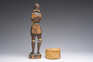 Een Vlaamse deels verguld houten soldaat, een dubbelzijdig bronzen ...