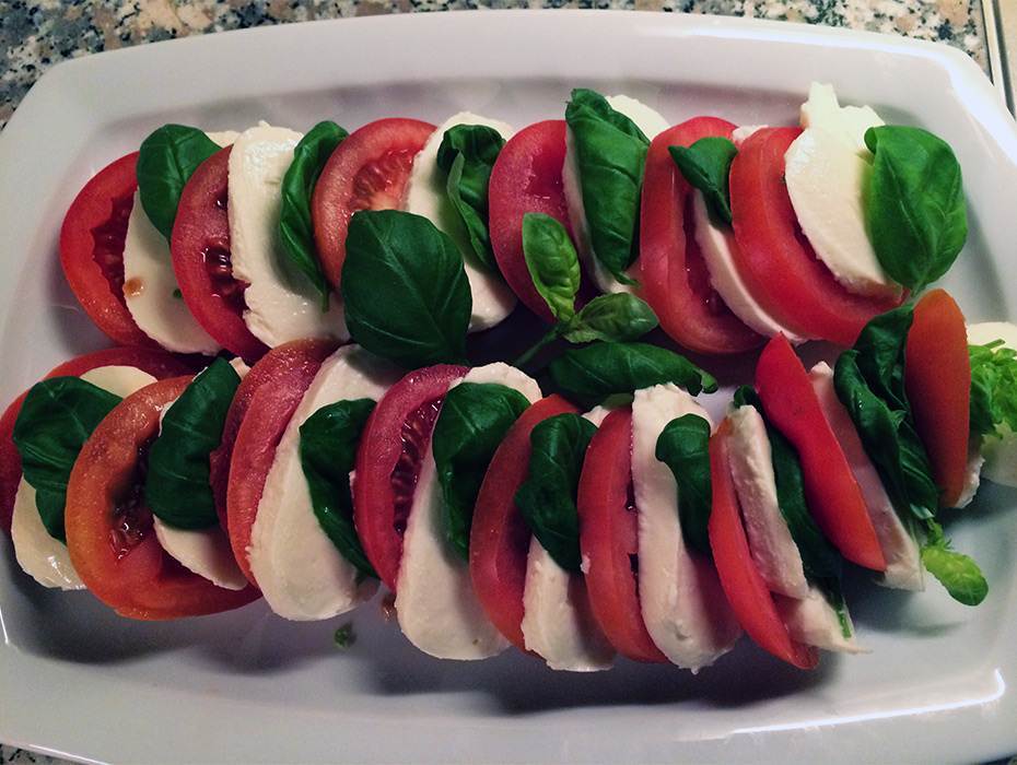 Insalata Caprese – mozzarella- och tomatsallad från Capri – Tasteline