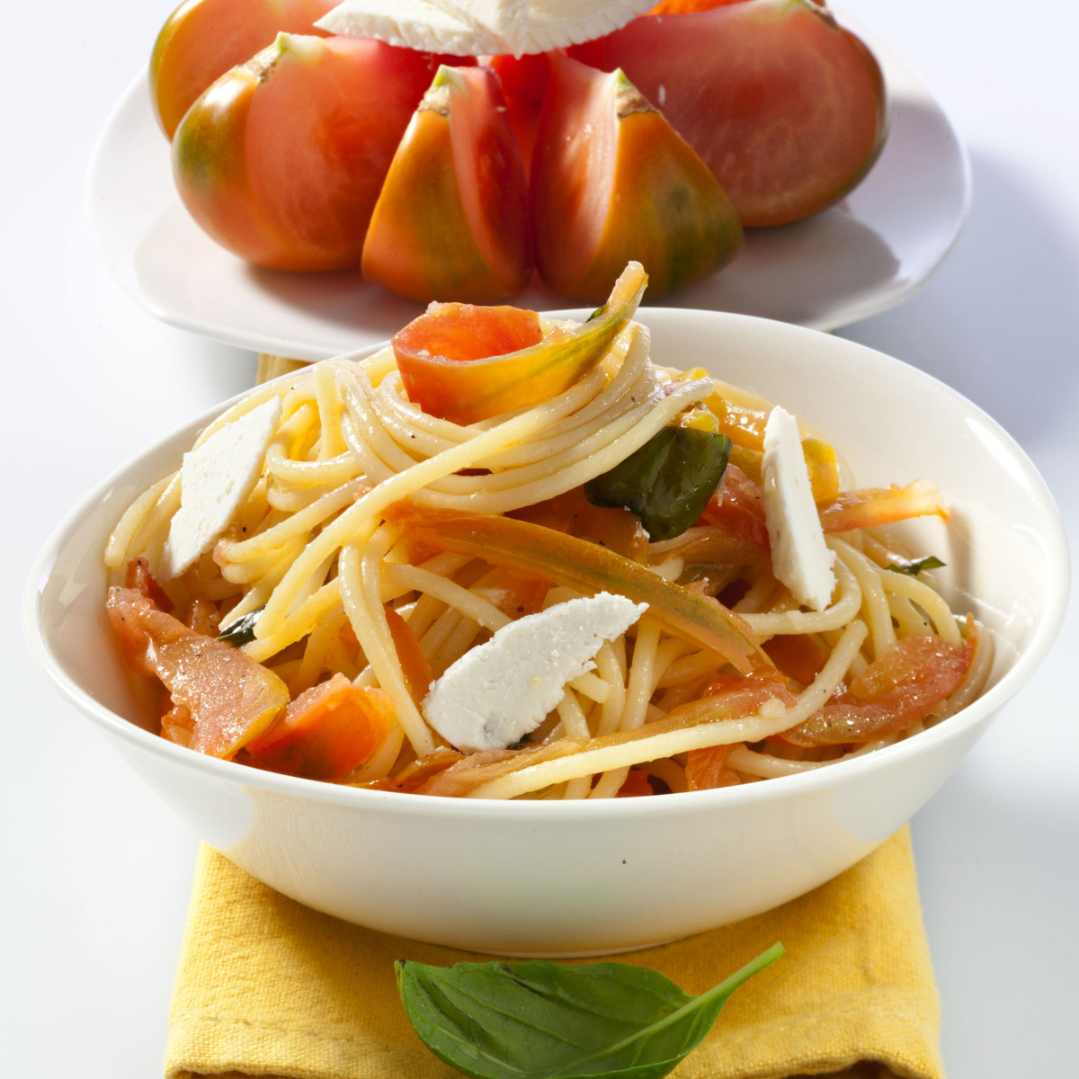 Spaghetti med marinerad tomat och hård ricotta – Tasteline