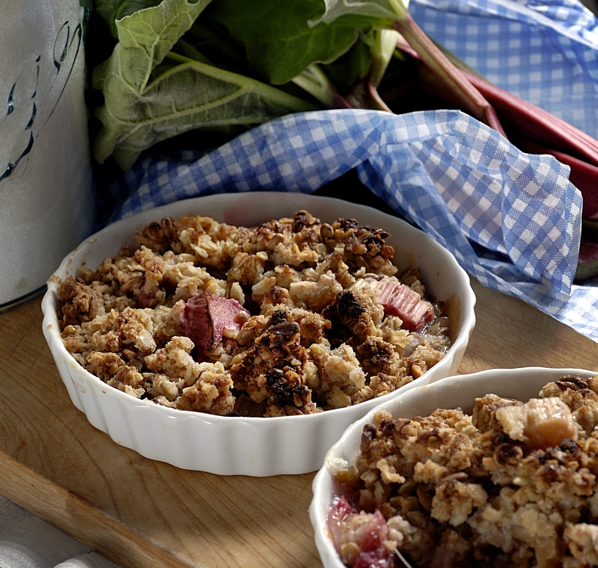 Rabarbersmulpaj med solros och mandel – Tasteline