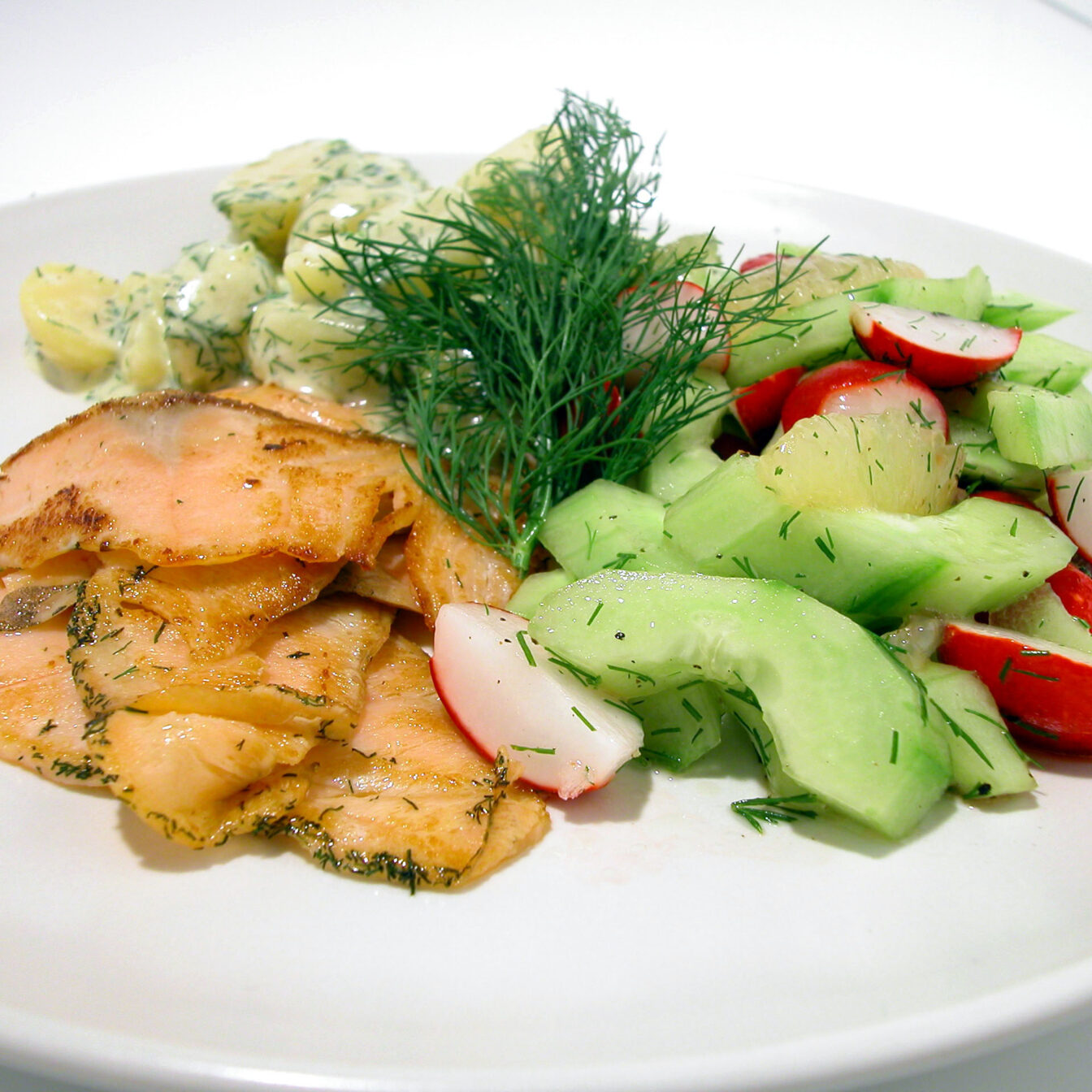 Halstrad röding med rostad mandelpotatis, romcrème och citronmarinerad ...