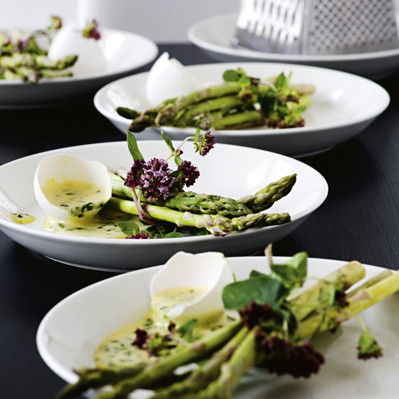 Färsk sparris med örtaioli och hyvlad parmesan – Tasteline