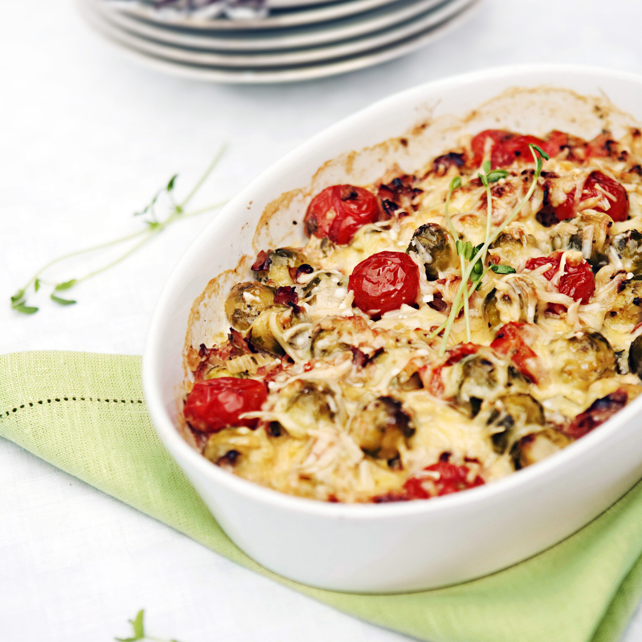 Stekta fläskkotletter med sky, rostad potatis och varma äpplen – Tasteline