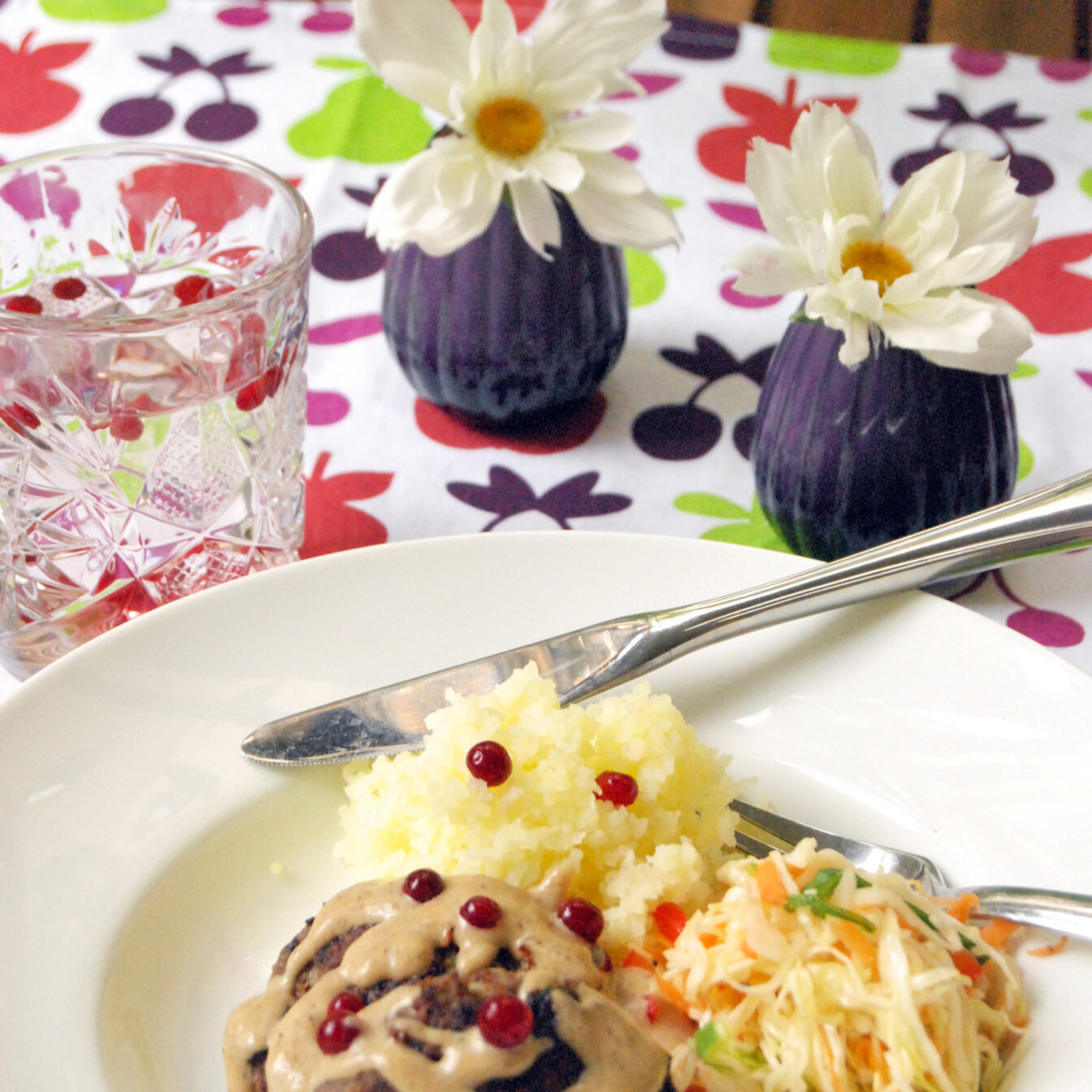 Ugnsgratinerad lax med västerbottenssås och färskpotatis – Tasteline