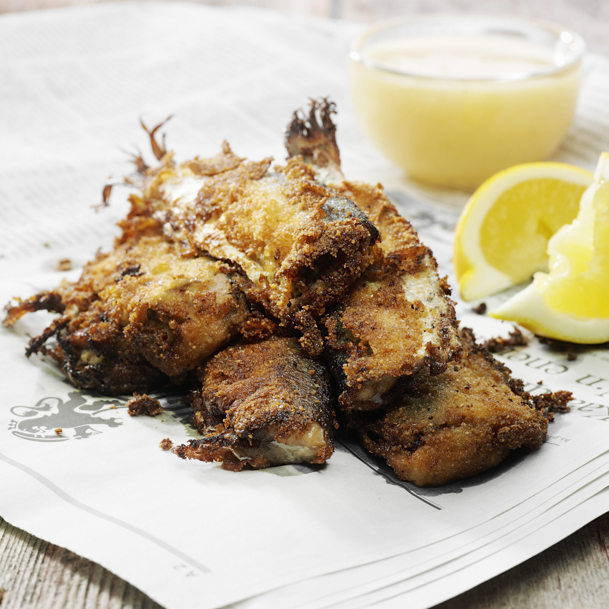 Friterad strömming med honungssenapssås – Tasteline