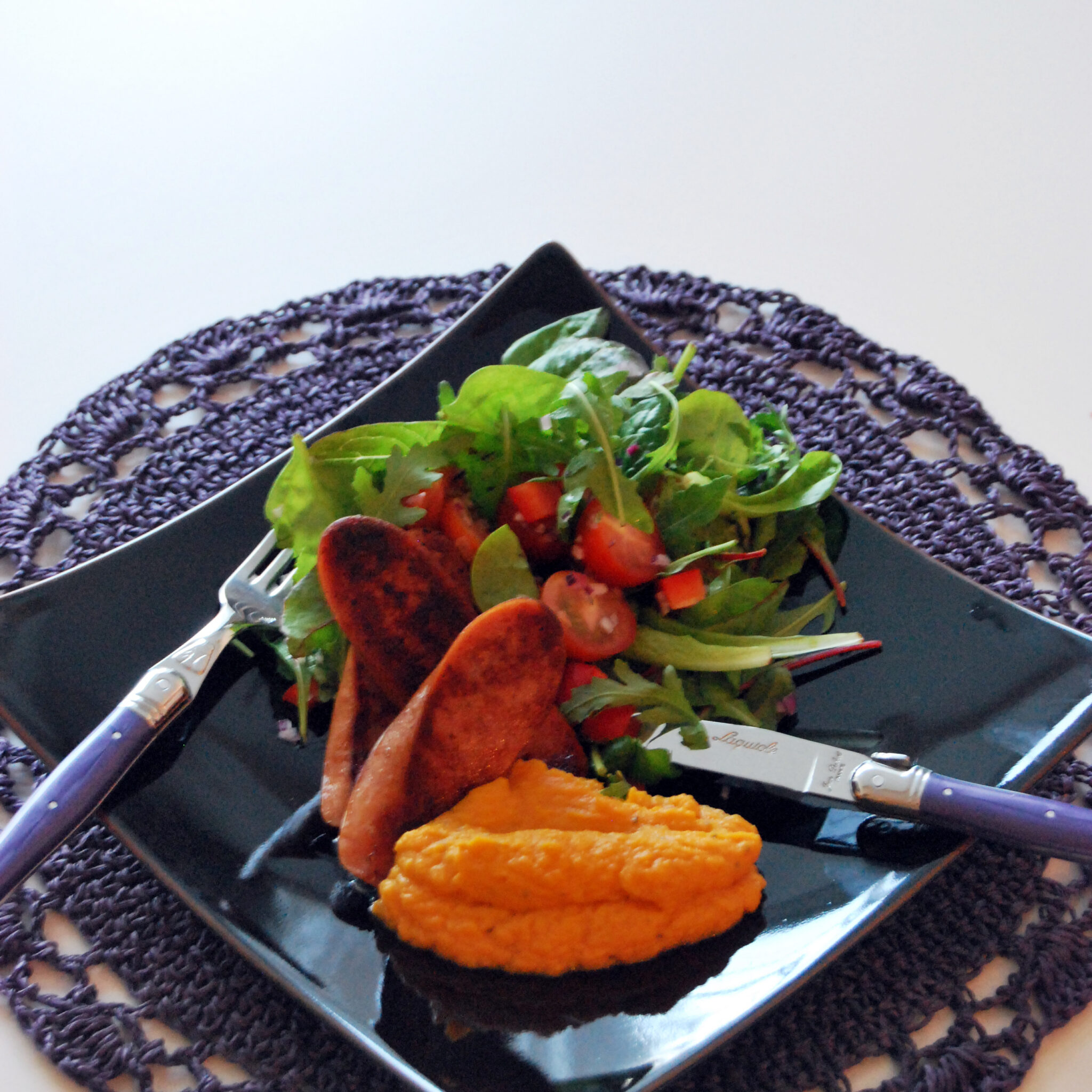 Rött ris med kyckling, fetaost & rostade pumpafrön – Tasteline