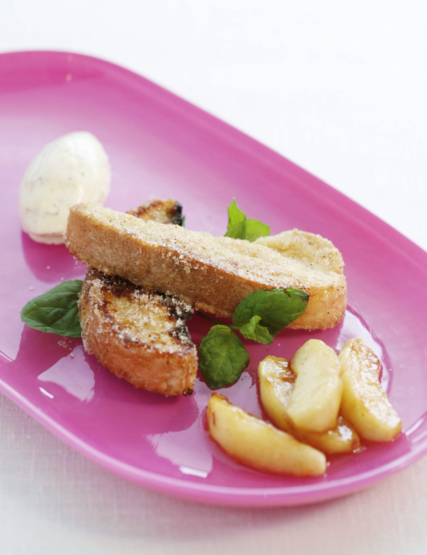 Fattiga riddare med stekt äpple och kanelmascarpone – Tasteline