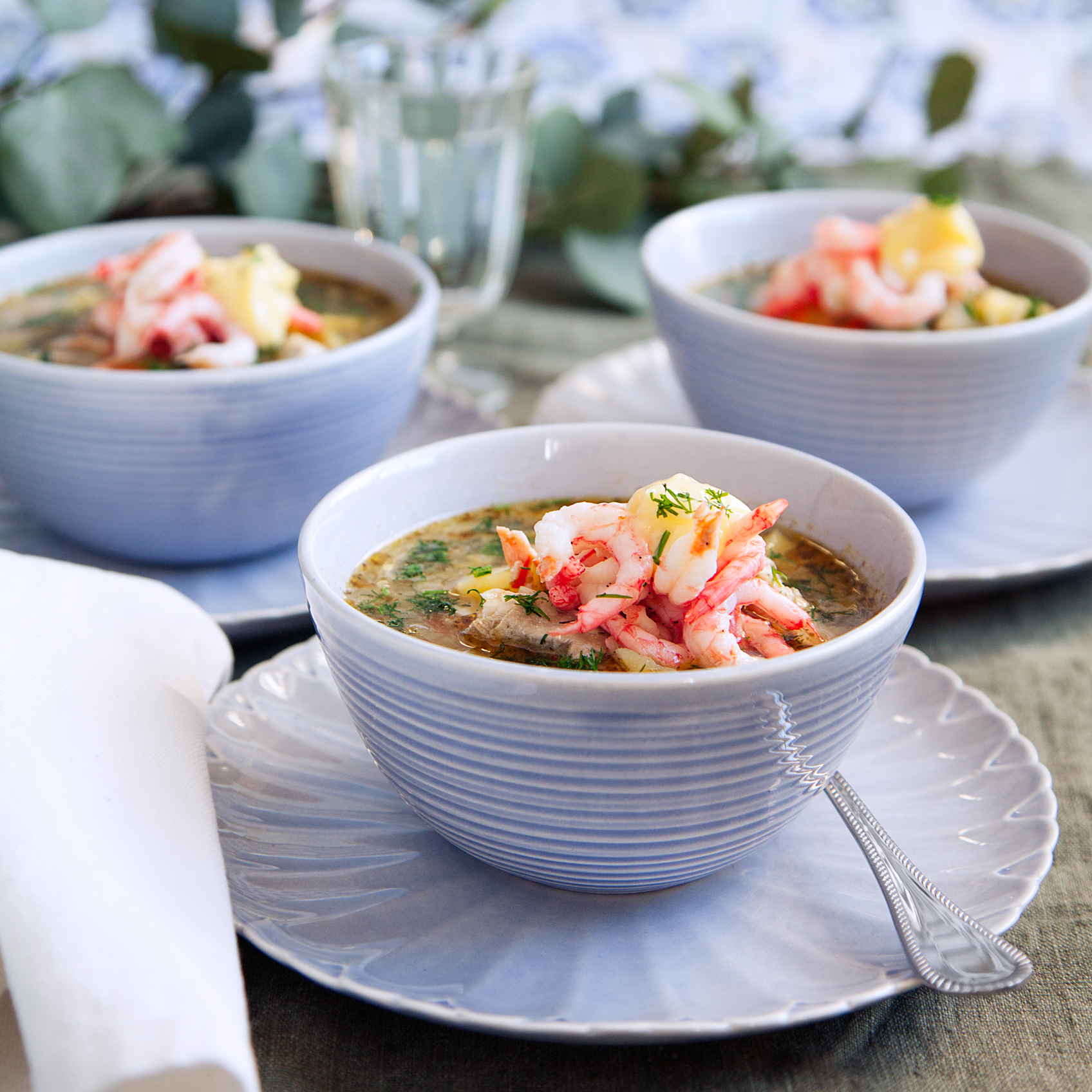 Fredrik Jonssons fisksoppa på klar buljong med aioli – Tasteline