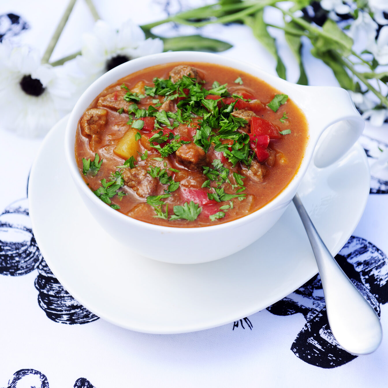 Gulaschsoppa – Tasteline