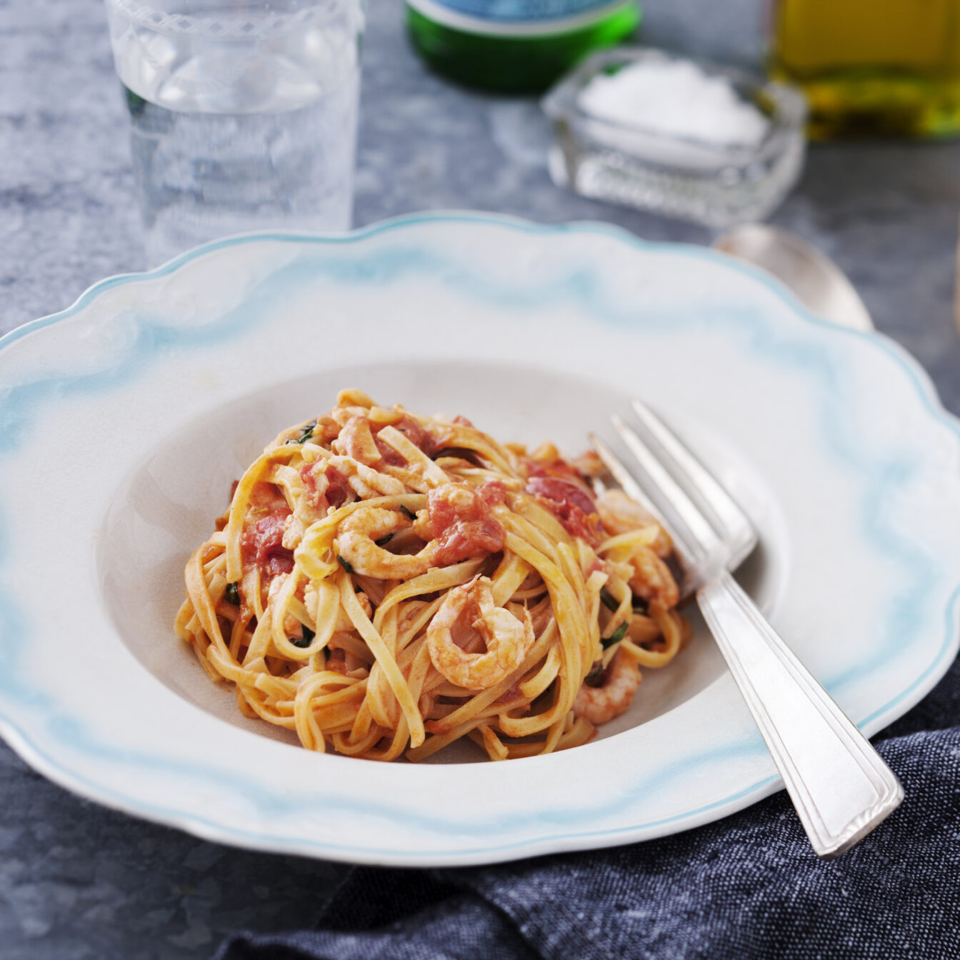 Zeta Tagliatelle Mezzanelle med räkor, citron och tomat – Tasteline