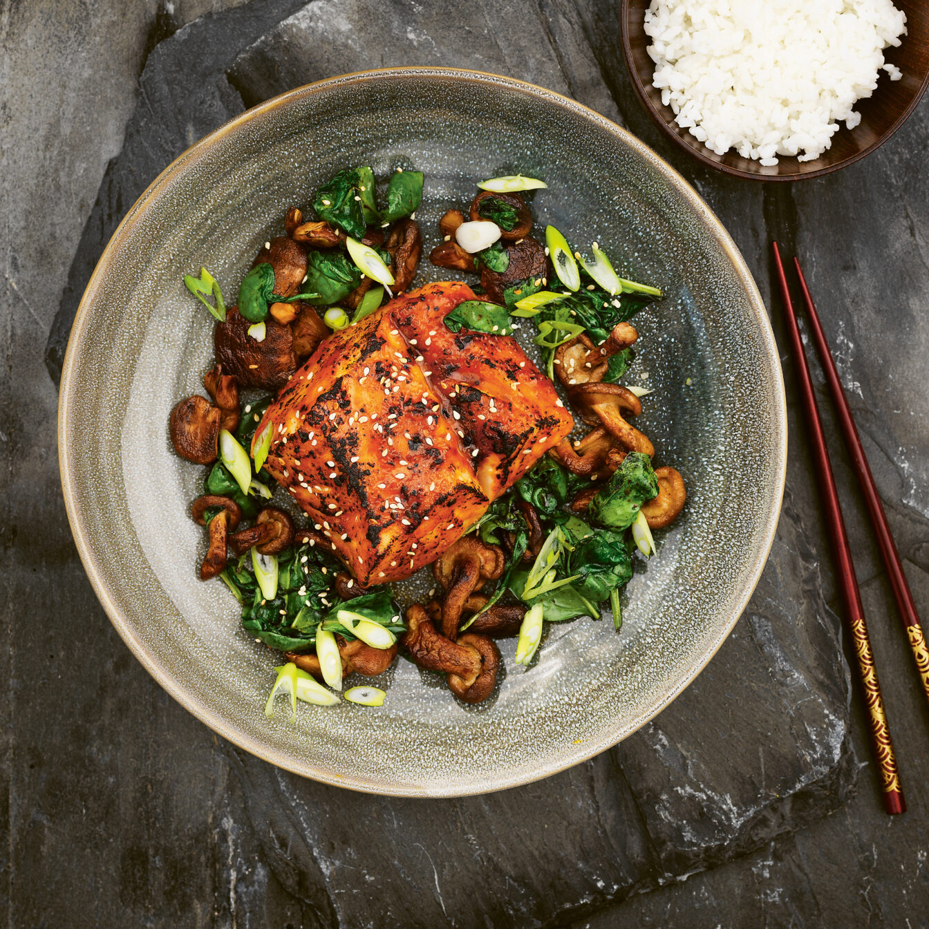 Koreansk hetsöt misotorsk med shiitake – Tasteline