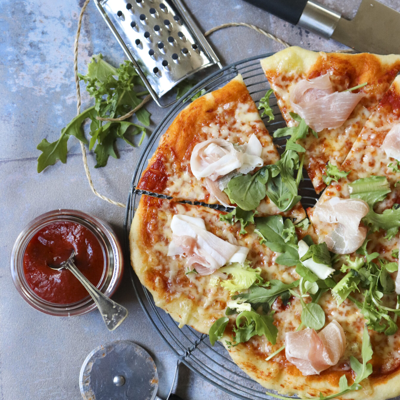 Pizza prosciutto – Tasteline