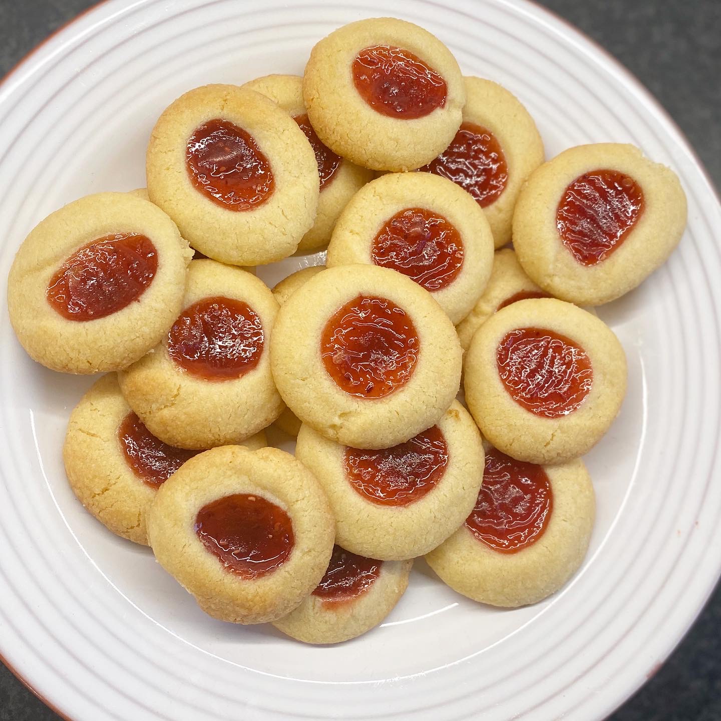 Hallongrottor – Tasteline